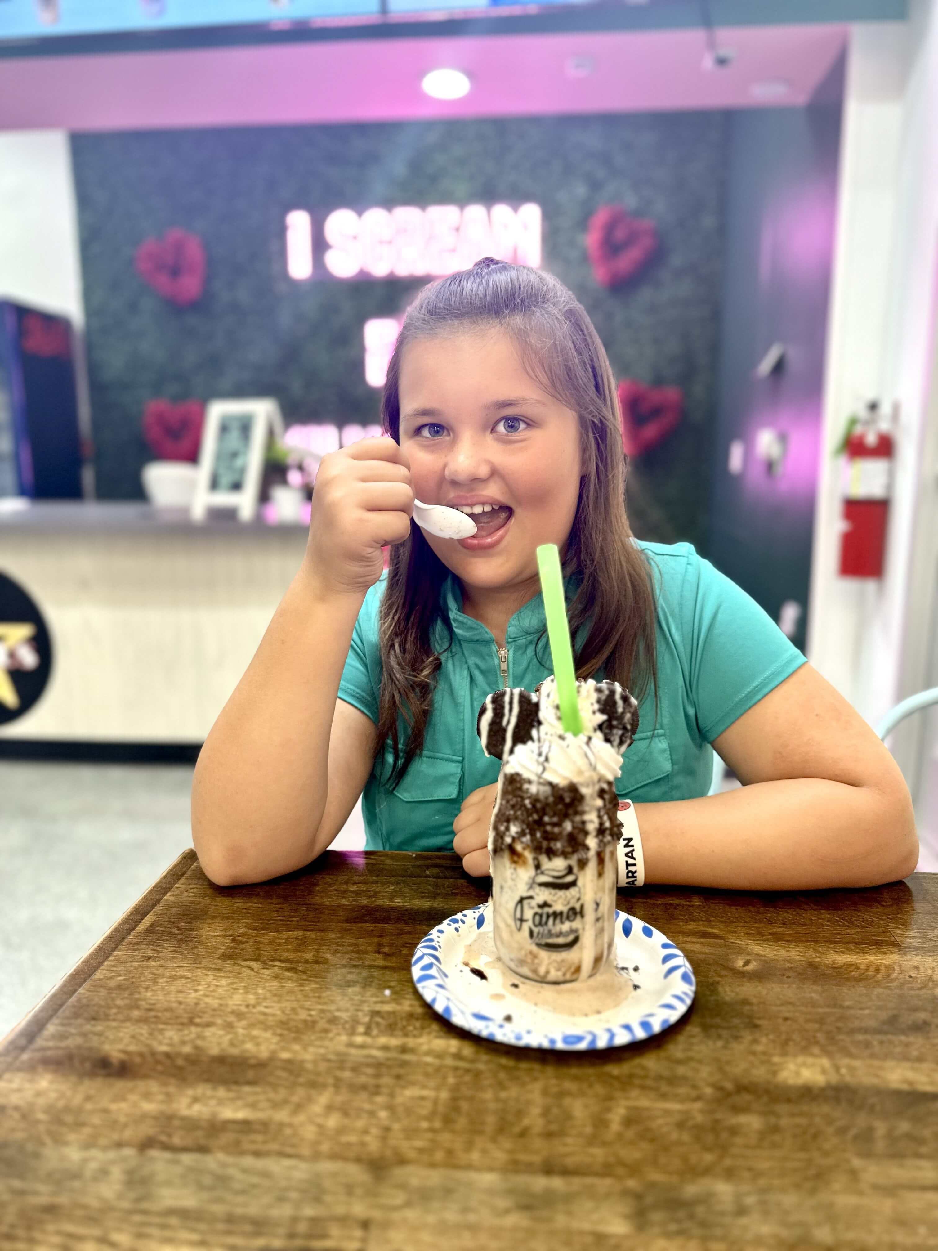 The famous milkshake bar – (8) – Milkshakes Make us Happy!